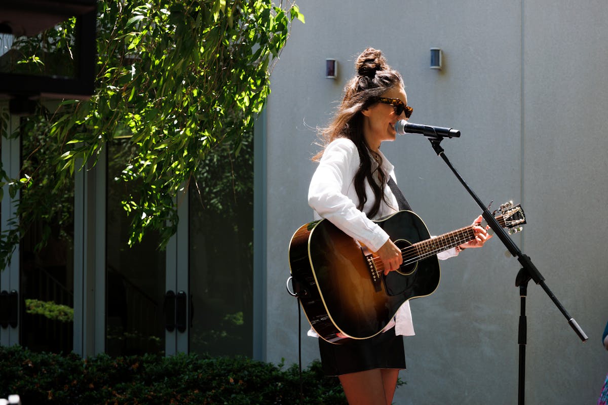 Amy Shark makes a splash in Canberra for ARIA